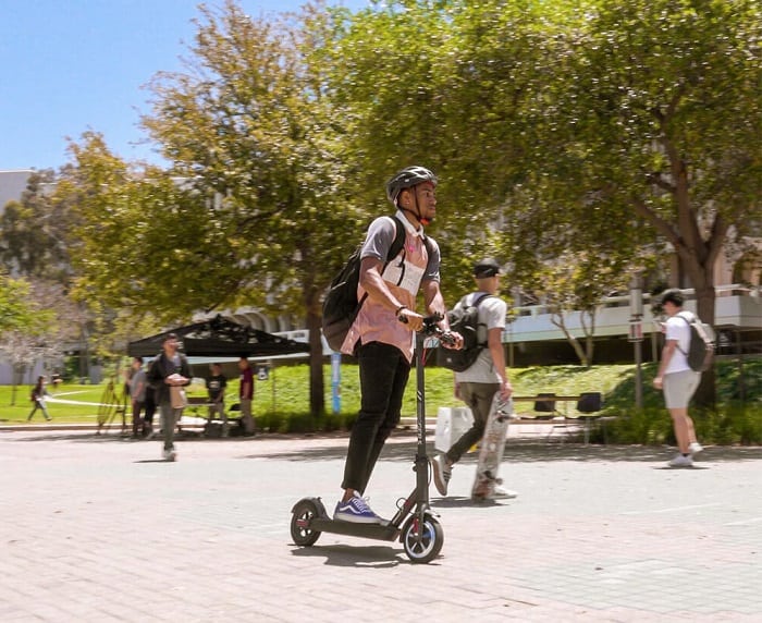An Electric Smart Scooter Perfect for City Commute