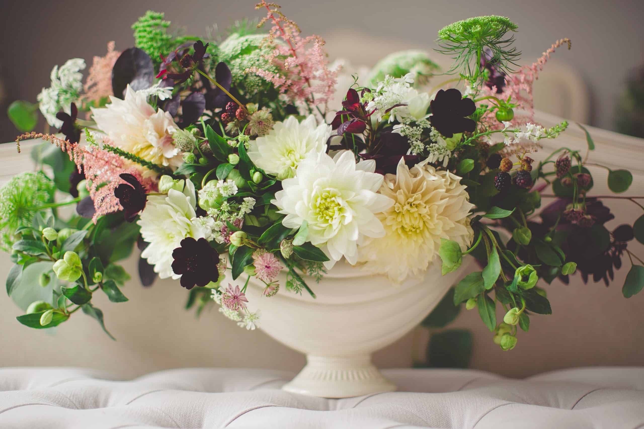 Love In The Time Of Tinder Should You Still Give Flowers On The First Date